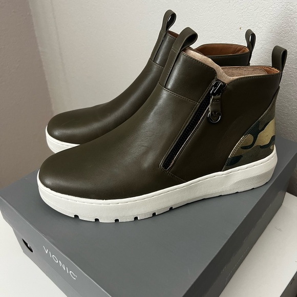 Vionic | Shoes | New Vionic Womens Olive Green With Metallic Camo ...